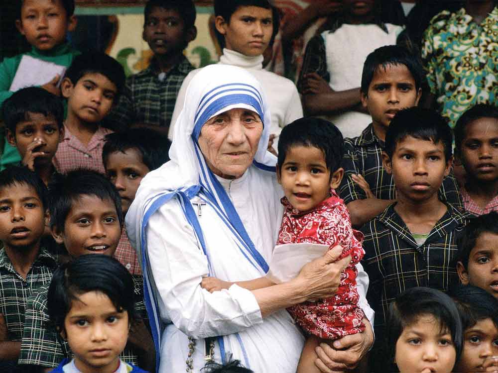 10 Inspirations from Mother Teresa: Endless Life Lessons - Biography Icon