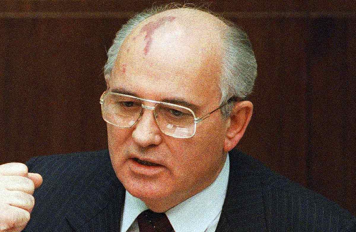 29 Facts about Mikhail Gorbachev, Soviet Communist Leader - Biography Icon